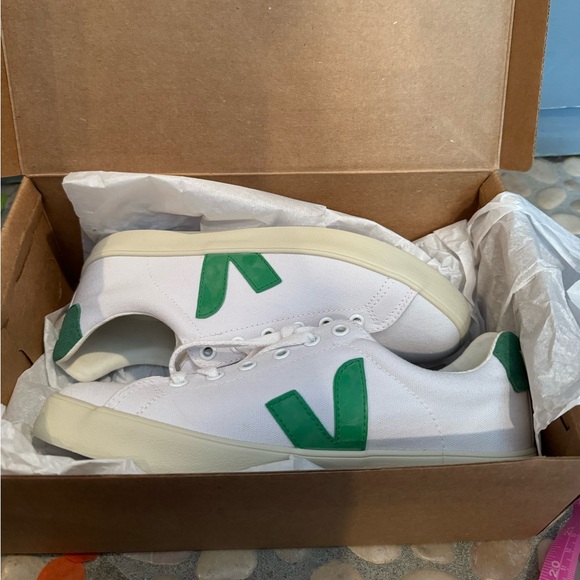 Veja | Shoes | New Vejas In Box Zoom In4 All The Angles Design Details ...